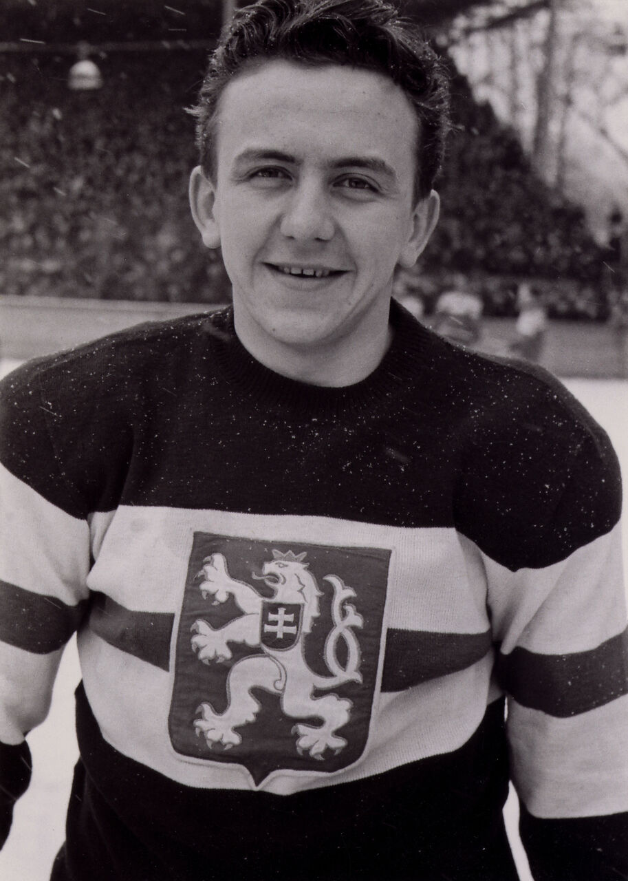 Hokejisté měli letět na šampionát. Místo toho je odvlekli do mučírny v Domečku - Magazín Paměti ...